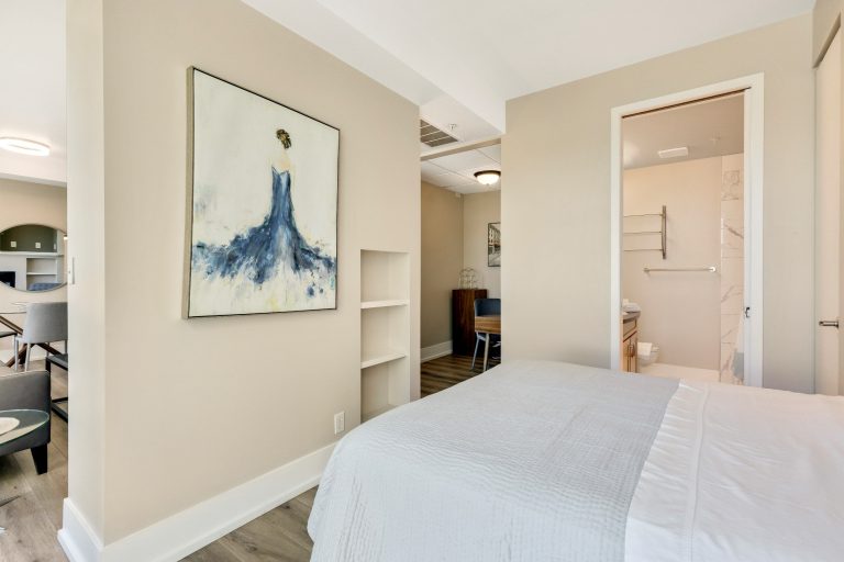 1 Bedroom Apartment for Rent in Downtown Calgary - Fully Furnished